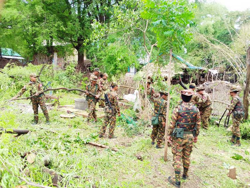 နတ်မောက်မြို့နယ် န လက္ခုပ္ပင်ကျေးရွာတွင် လေပြင်းတိုက်ခတ်မှုကြောင့် သစ